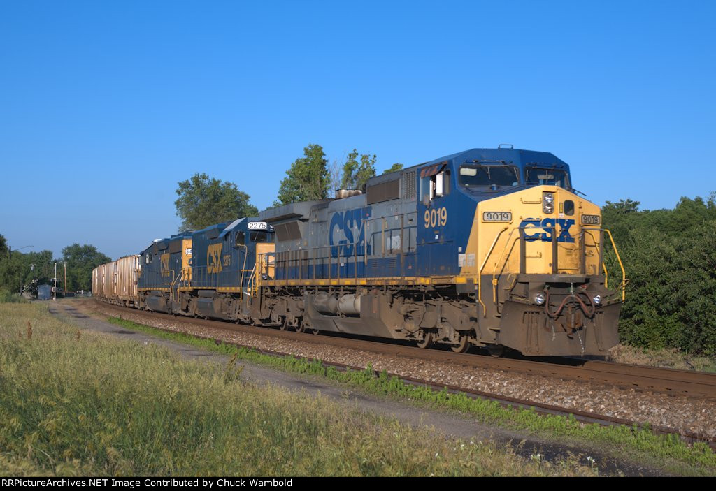 CSX 9019 - Crossing Vance Road